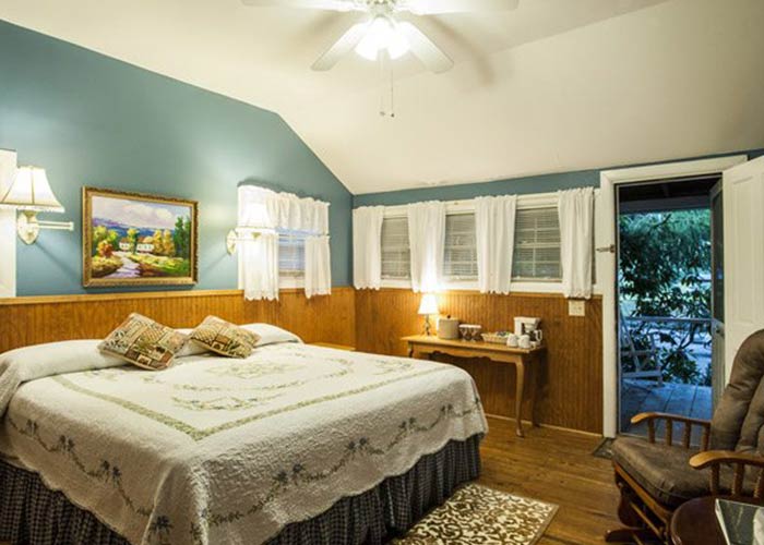 Cabin Rooms | Highland Lake Inn & Resort