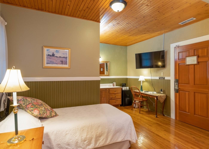 The Historic Lodge | Highland Lake Inn & Resort